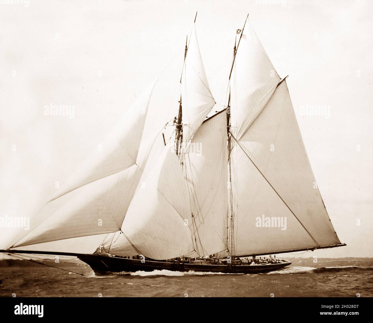 Vintage racing yacht hi-res stock photography and images - Alamy