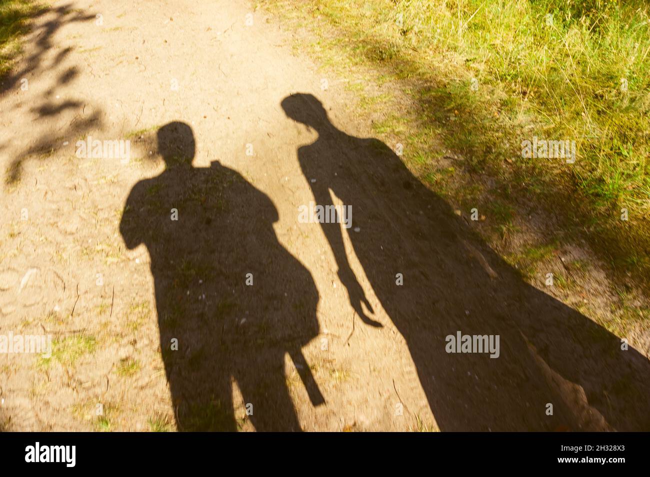Shadow two people hi-res stock photography and images - Alamy
