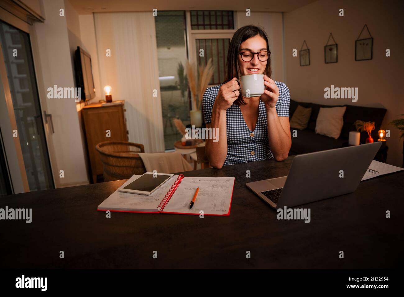 Woman office night interior hi-res stock photography and images - Alamy