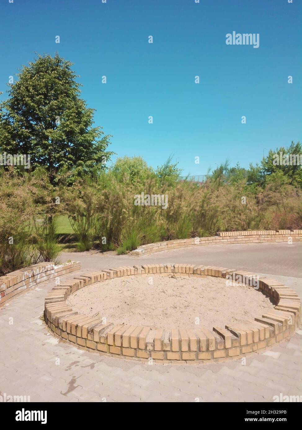 Sand pit garden hi-res stock photography and images - Alamy