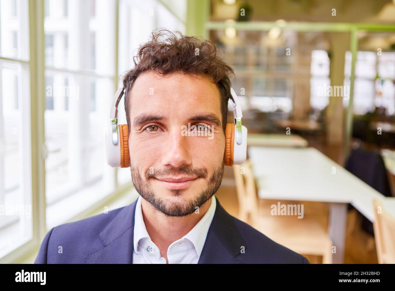 Office headphones hi-res stock photography and images - Alamy