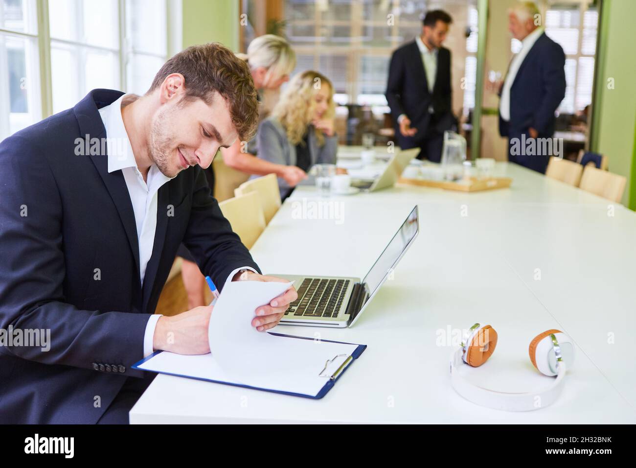 Project assistant hi-res stock photography and images - Alamy