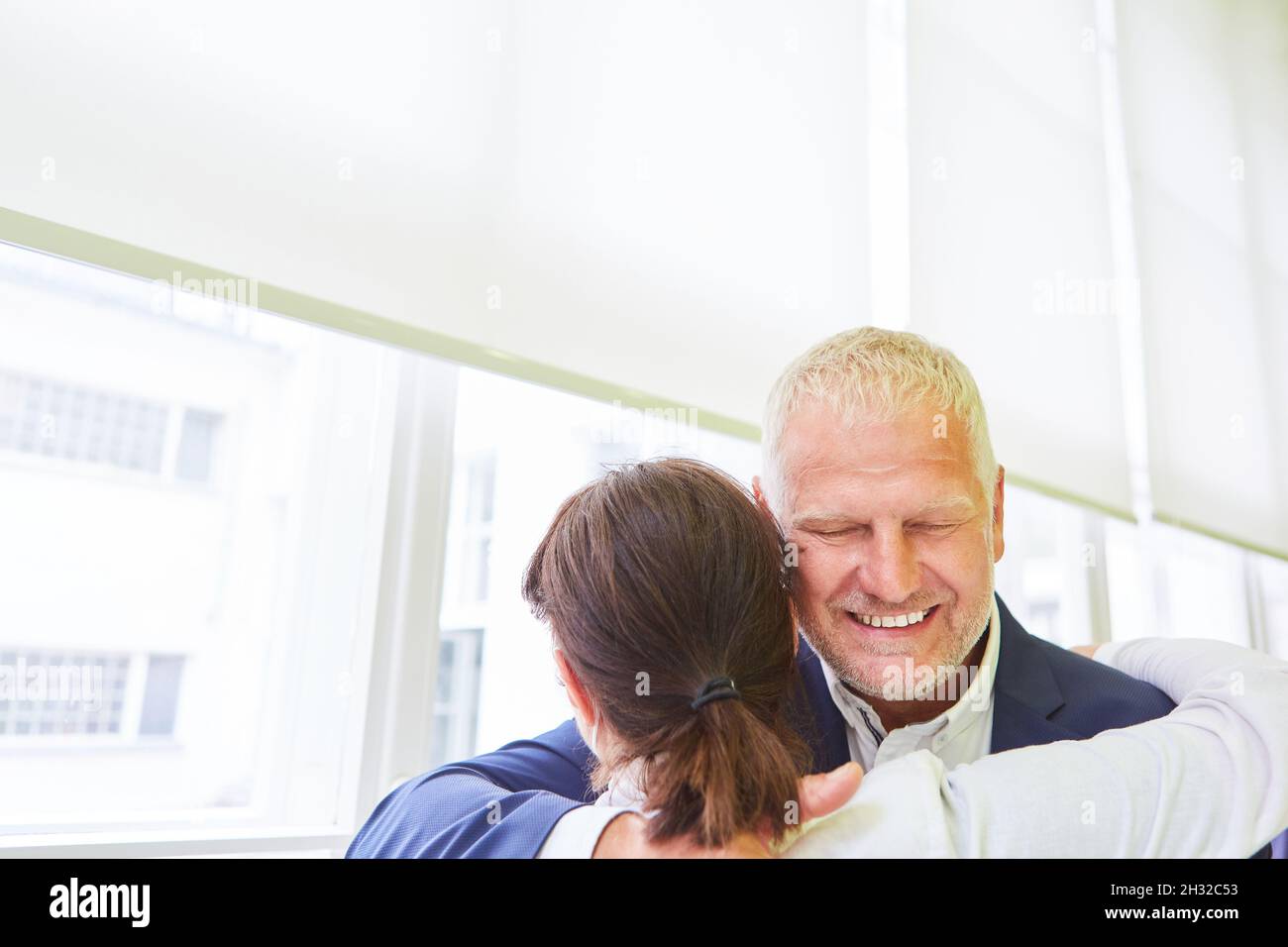 Man office hug hi-res stock photography and images - Alamy
