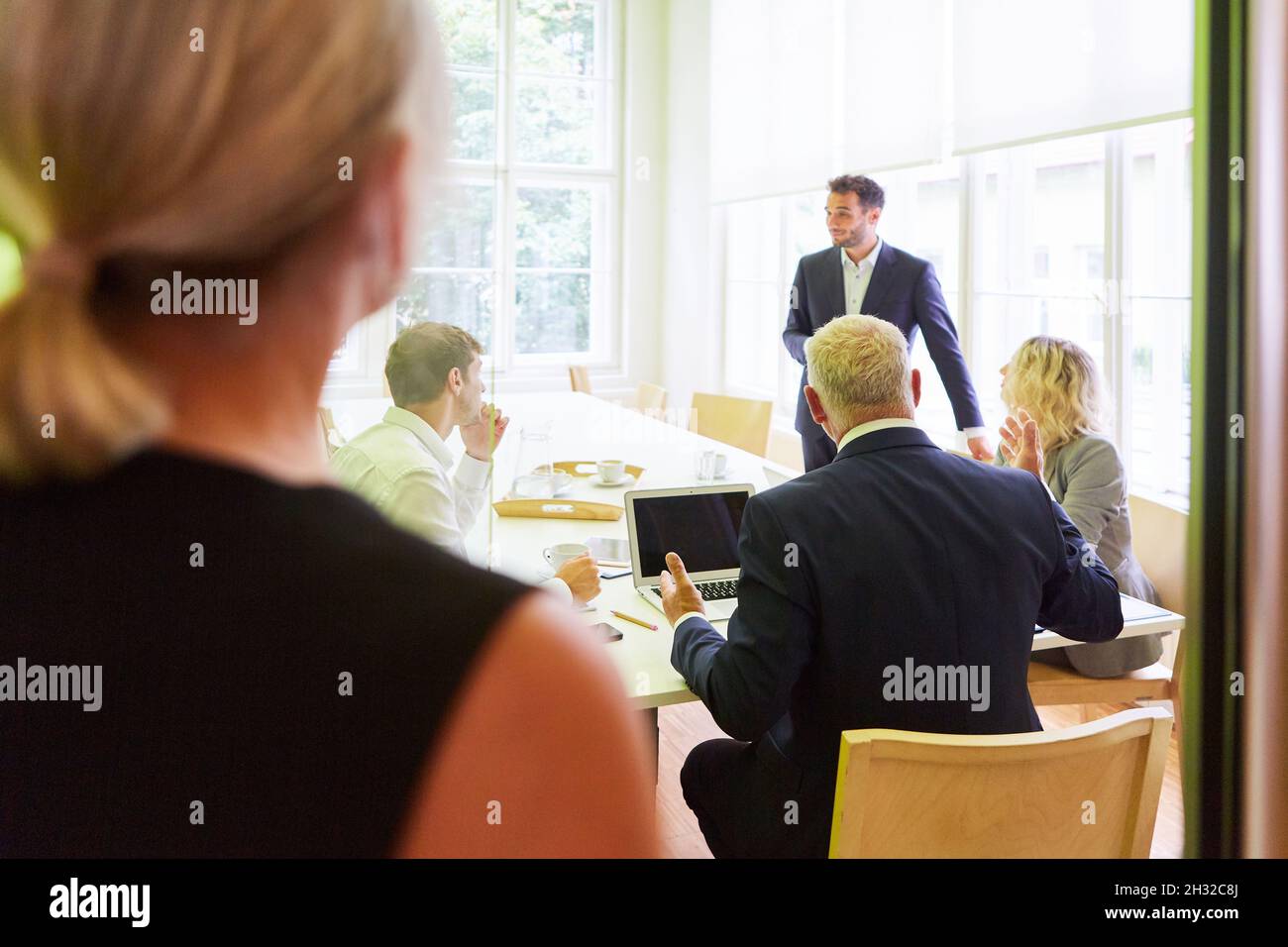 Negotiation seminar hi-res stock photography and images - Alamy