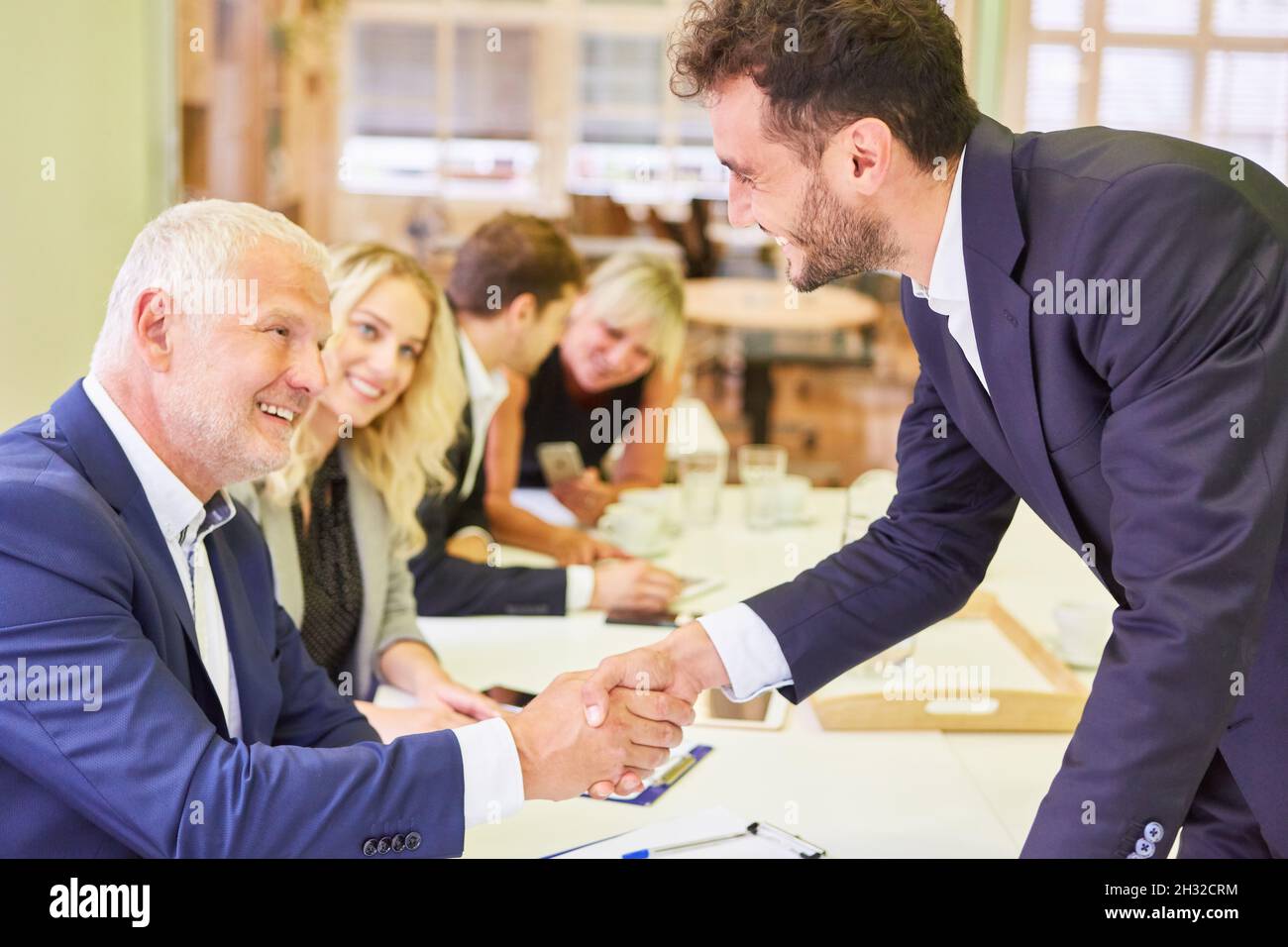 Contract success deal hi-res stock photography and images - Alamy