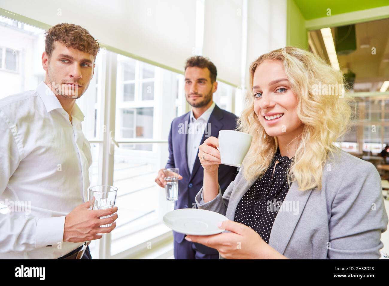 Colleagues having coffee hi-res stock photography and images - Alamy