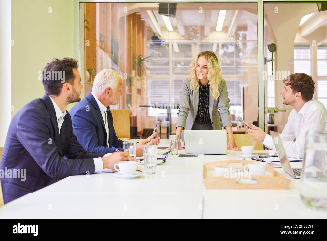Business people communication hi-res stock photography and images - Alamy