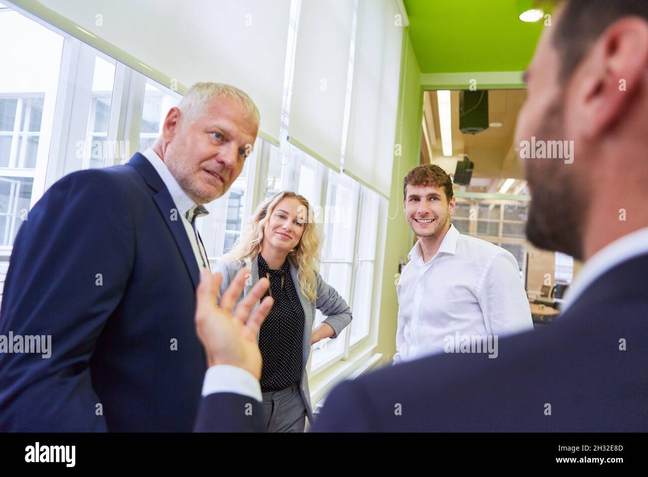 Managers discussion hi-res stock photography and images - Alamy