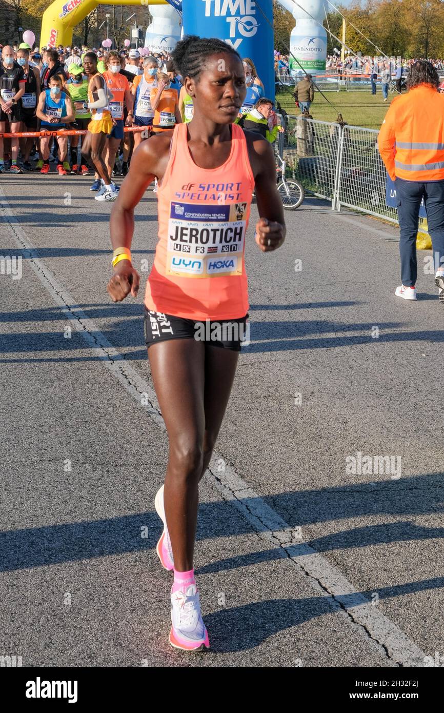 Atletica hi-res stock photography and images - Alamy