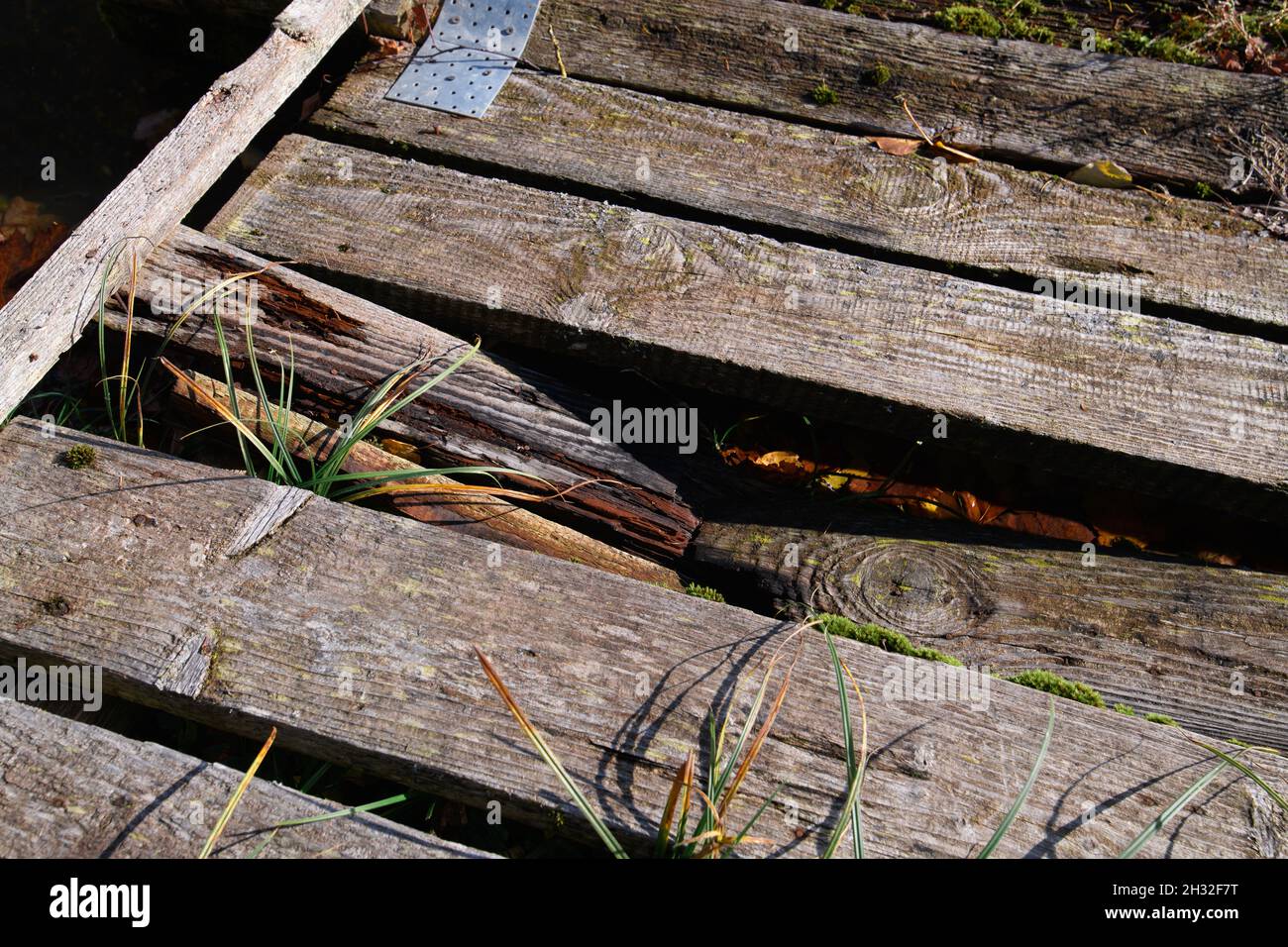 Rotten pontoon hi-res stock photography and images - Alamy