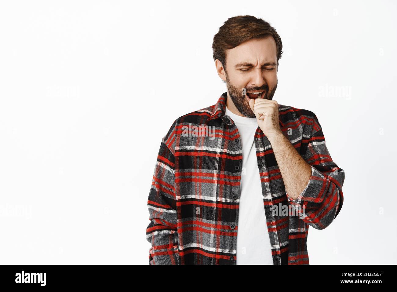 Image of bearded guy yawning, cover mouth yawn, falling asleep ...