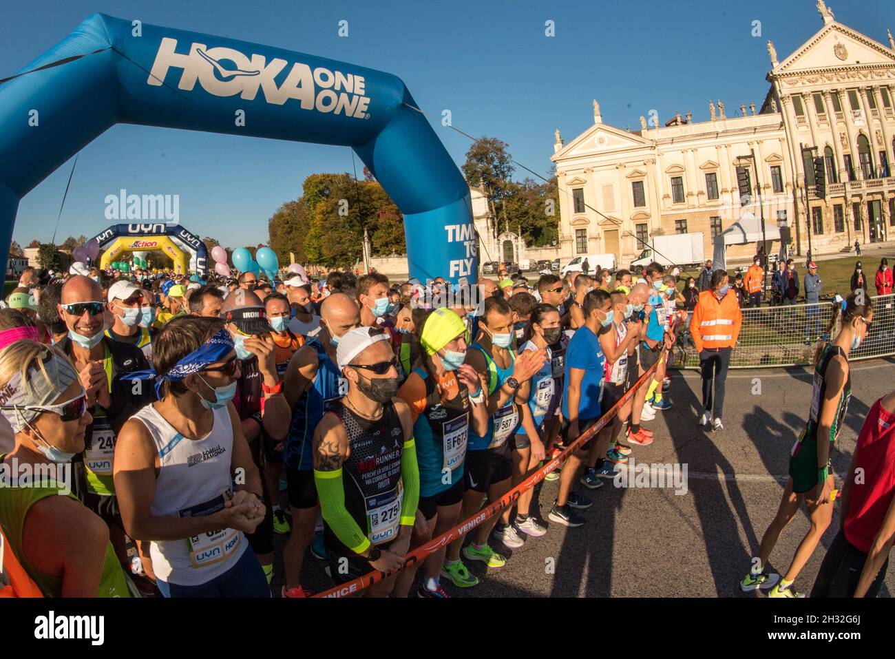 Venice, Venice, Italy, October 24, 2021, the star of marathon during ...