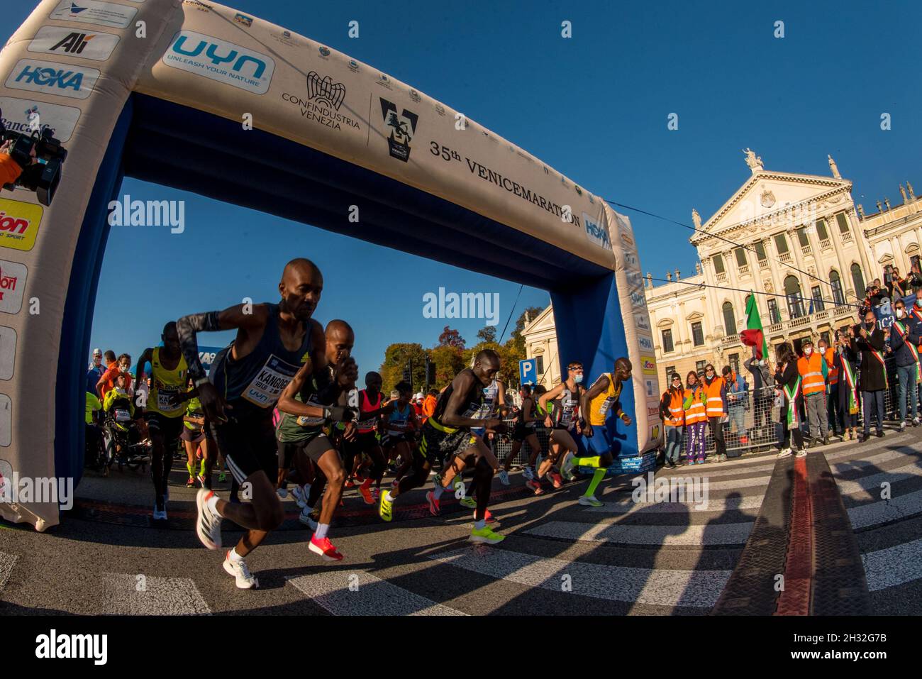 Venice, Venice, Italy, October 24, 2021, start of the marathon for the ...