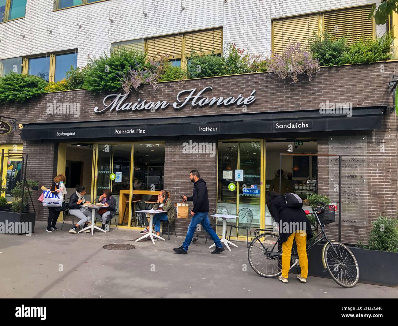 Saint Denis, France, French Bakery Shop Front, Organic Boulangerie ...