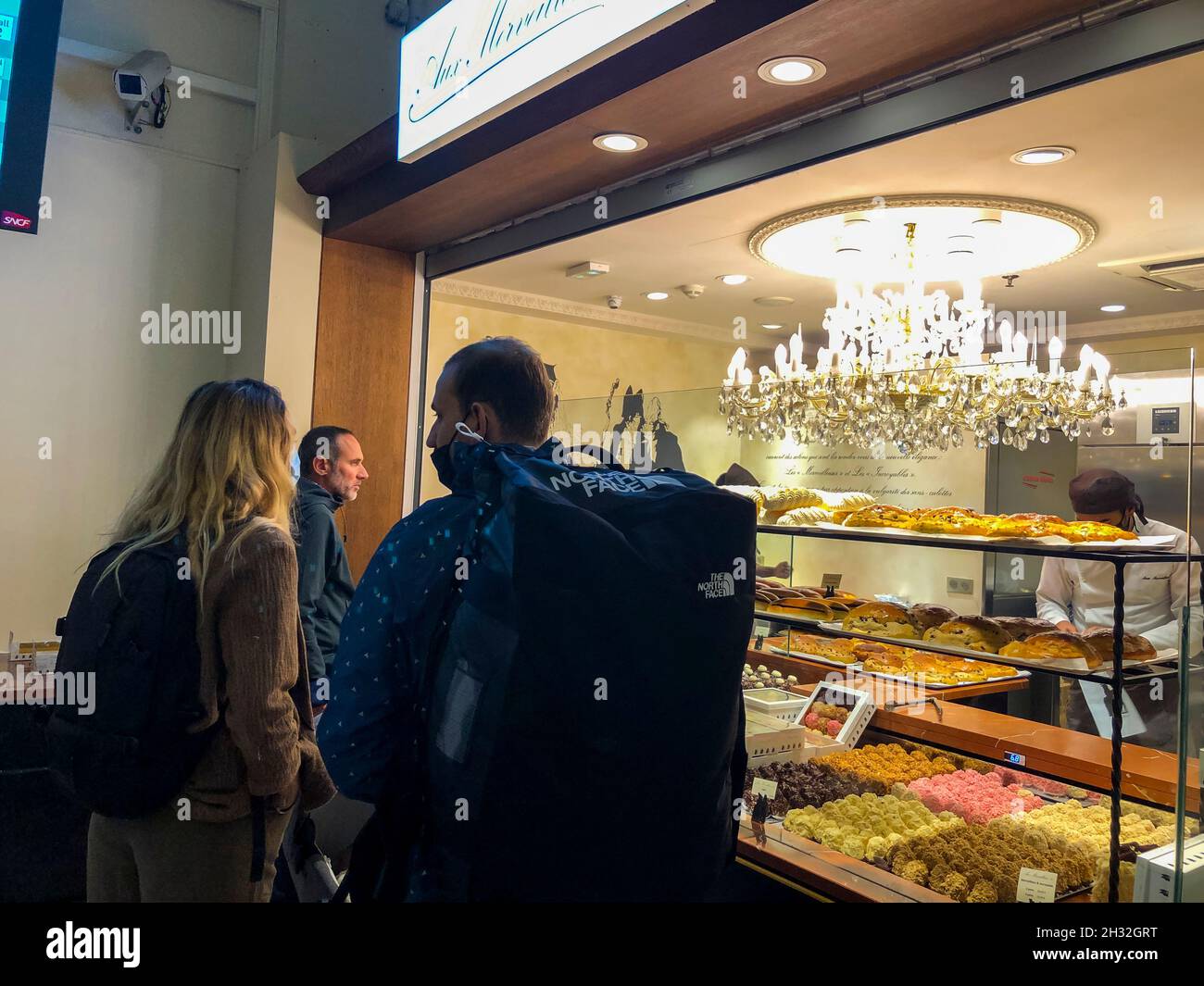 Parisian patisserie boulangerie hi-res stock photography and images - Alamy