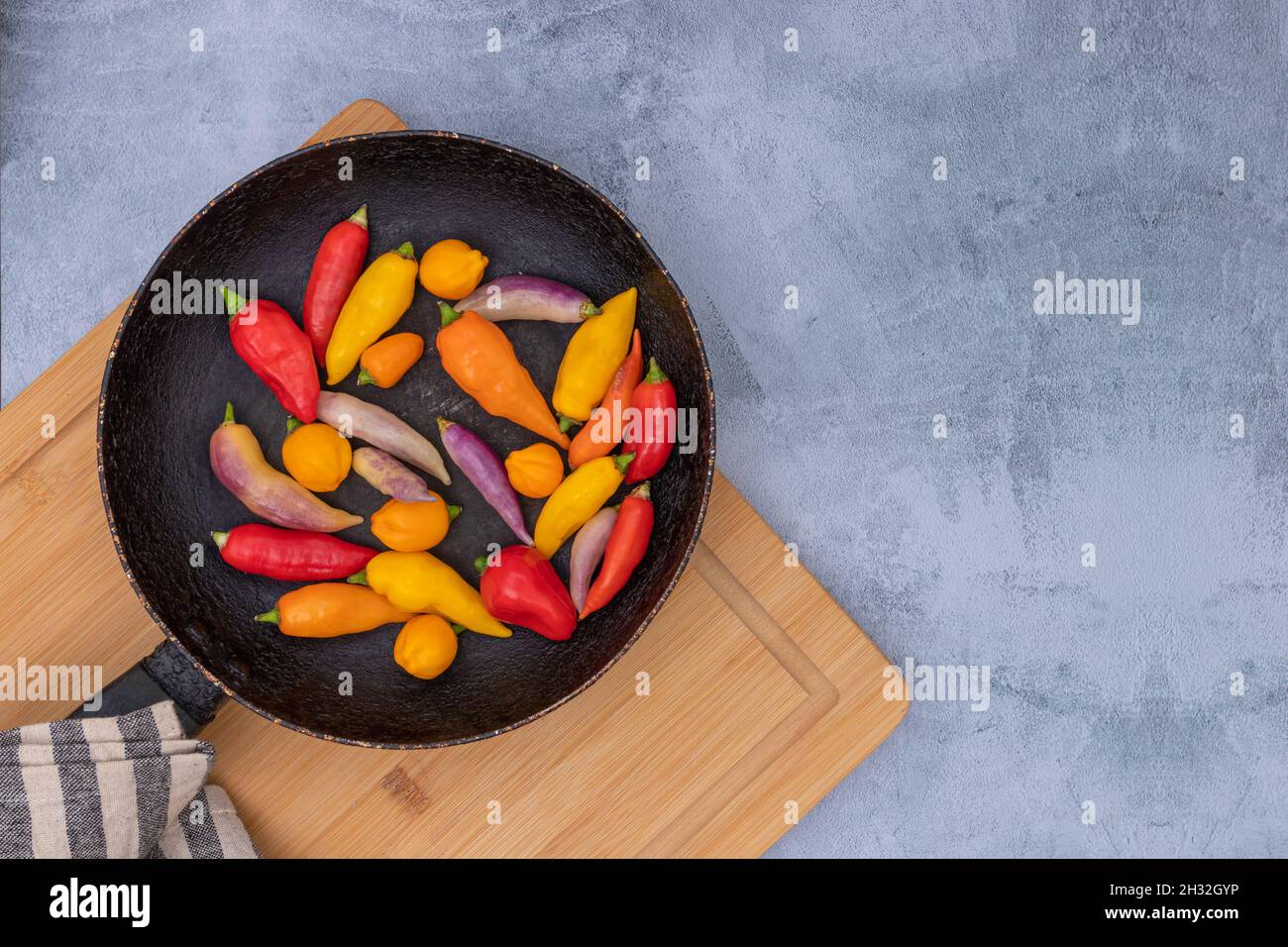 Peruvian chili peppers of various colors Stock Photo - Alamy