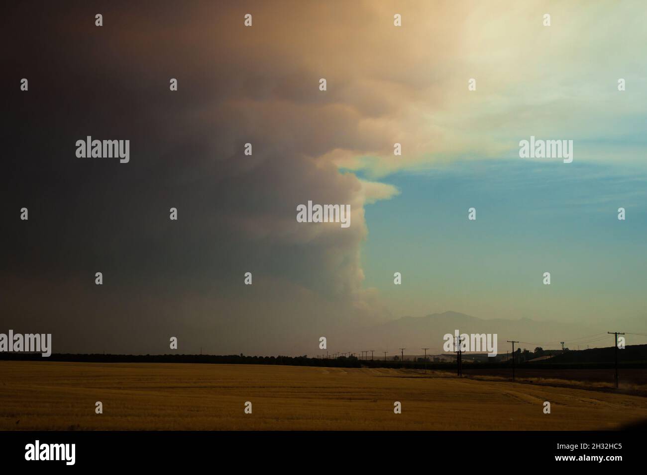 Smoke fire from wildfire hi-res stock photography and images - Alamy