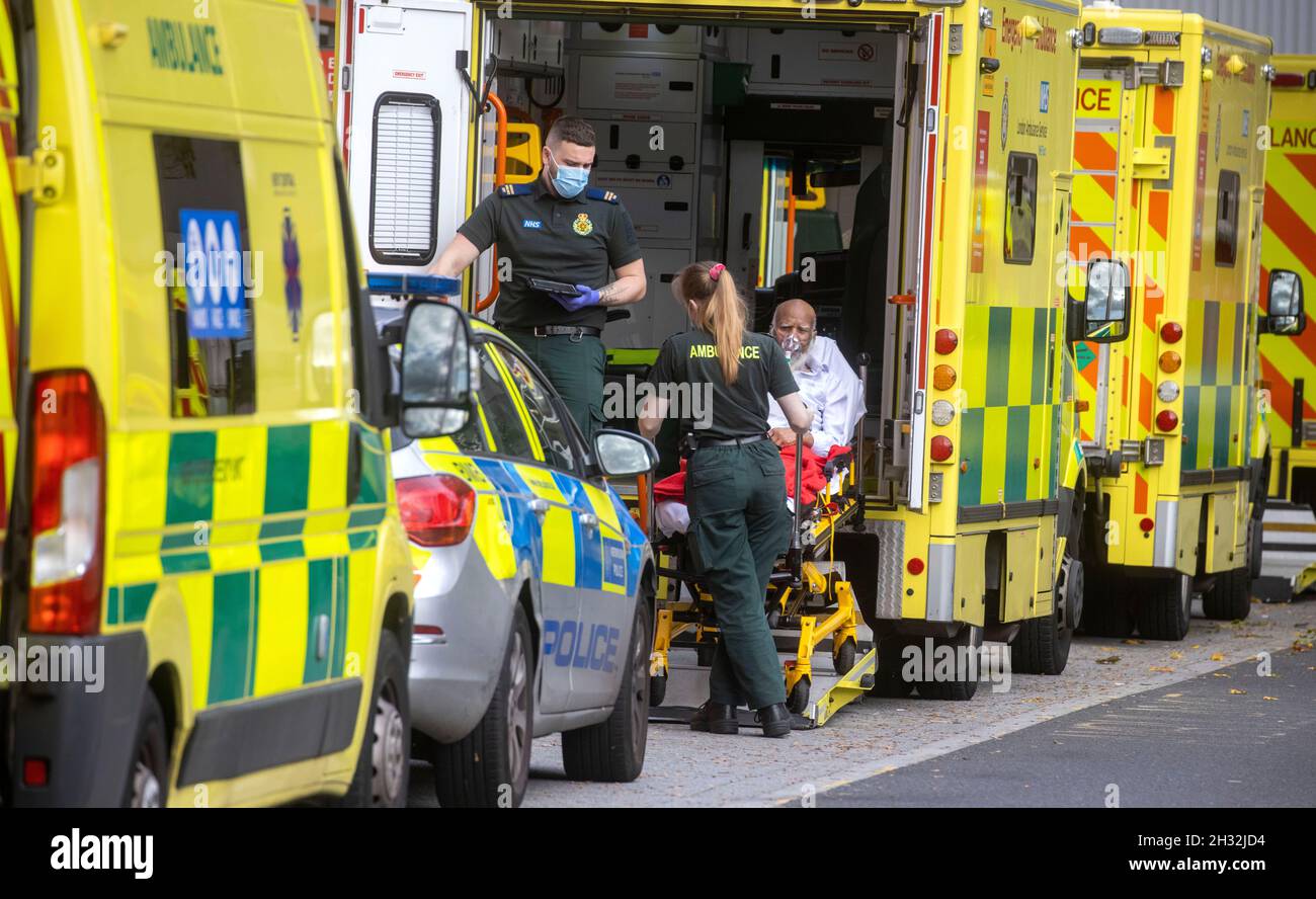 Backlog nhs hi-res stock photography and images - Alamy