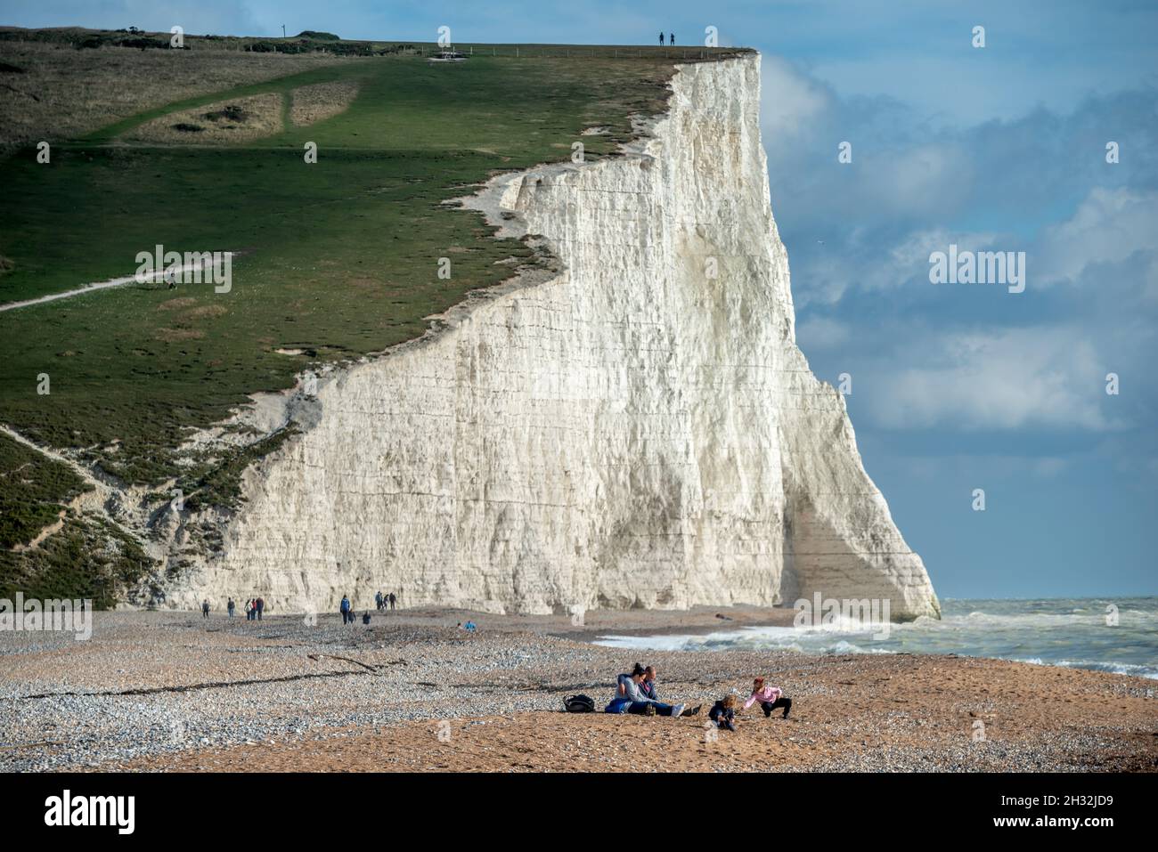 Cuckmere Haven, October 24th 2021: Day-trippers enjoying the fabulous ...
