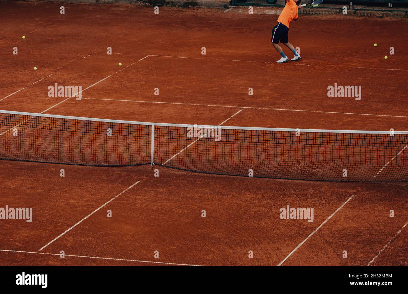 male tennis player training serve on tennis court Stock Photo - Alamy