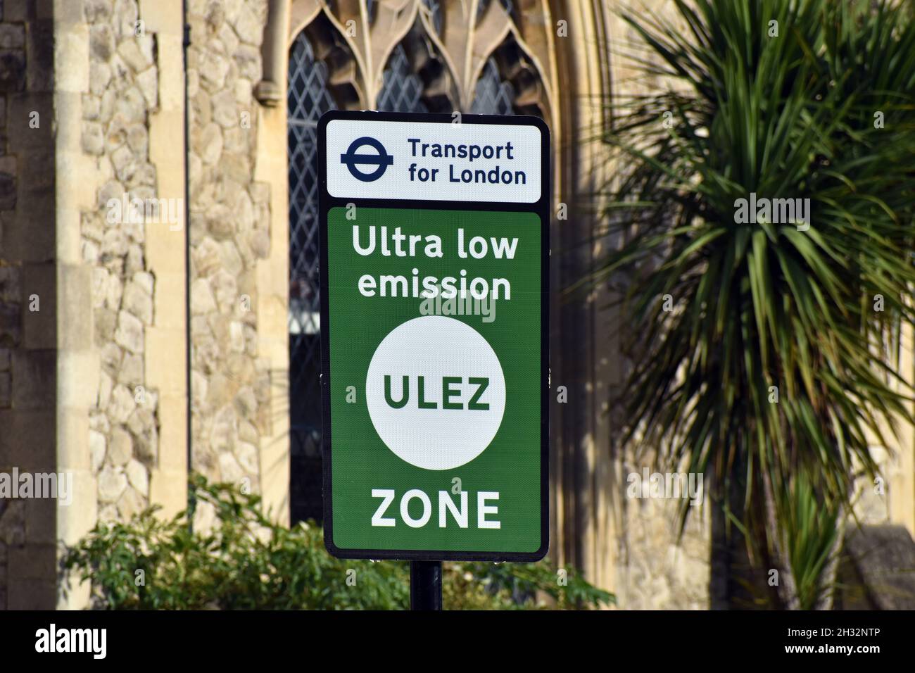 Ulez extension hi-res stock photography and images - Alamy