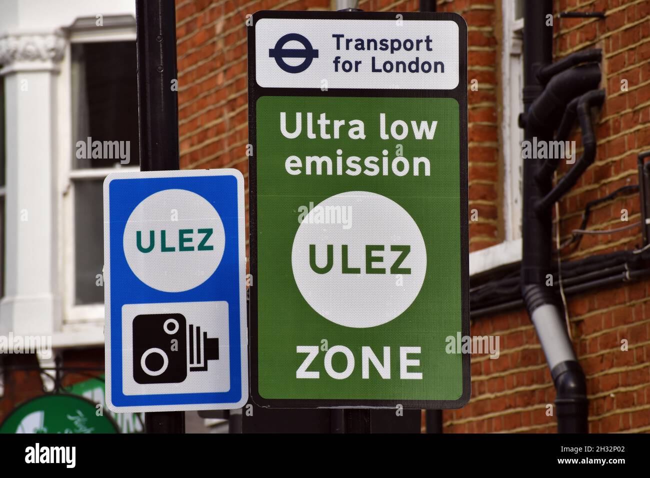 Ulez extension hi-res stock photography and images - Alamy