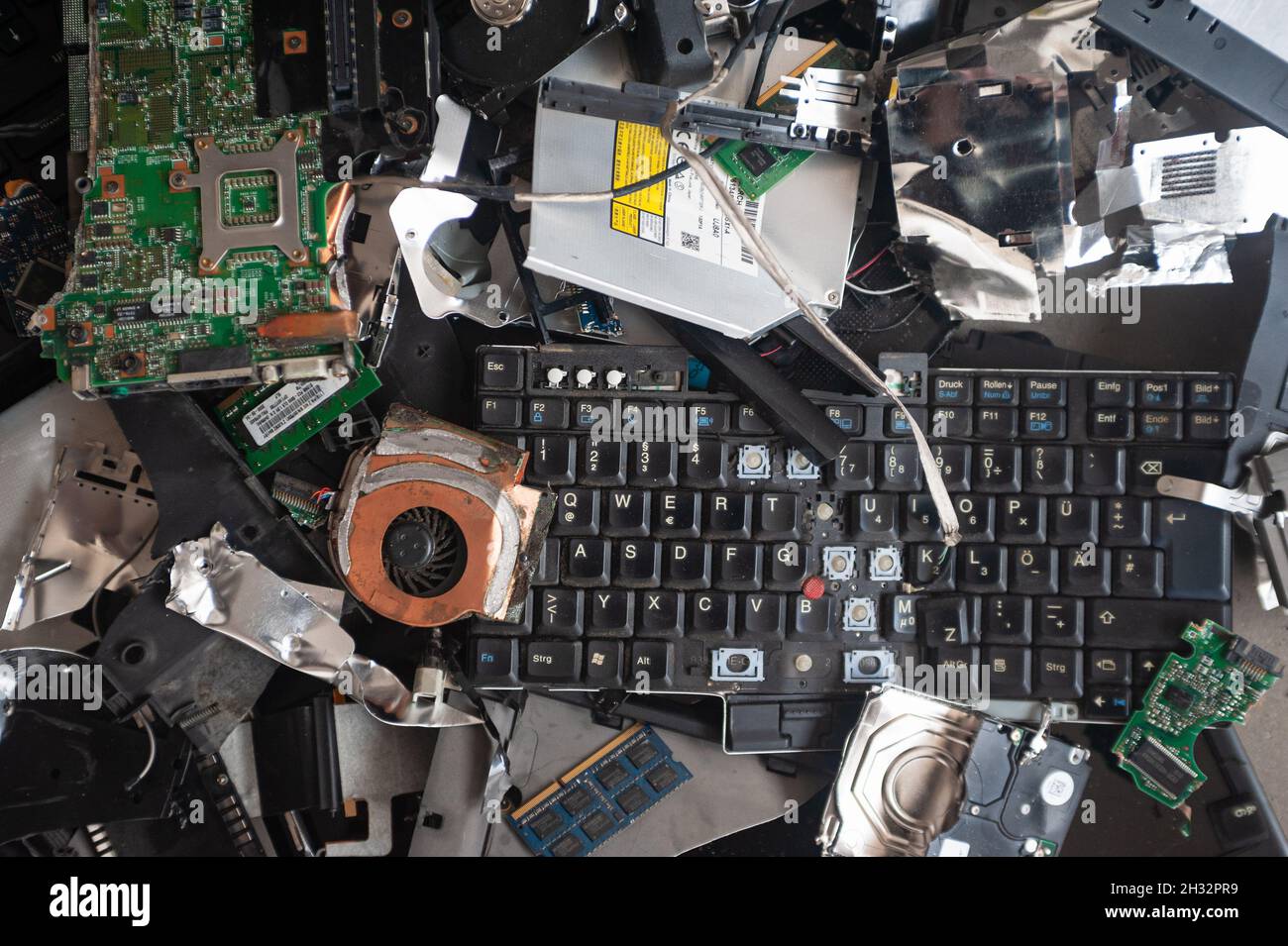 Asia electronic waste hi-res stock photography and images - Alamy