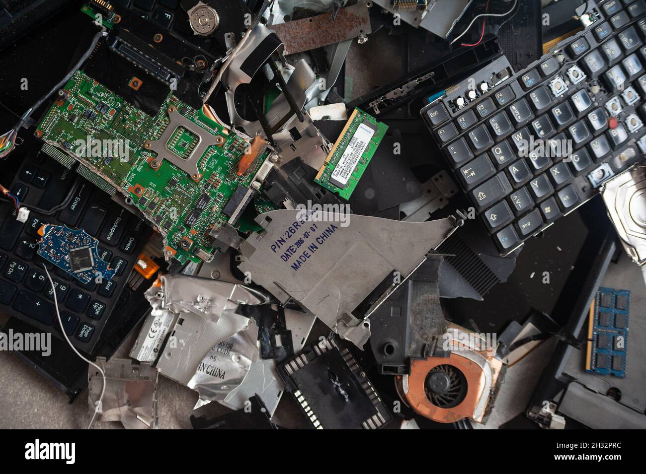 24.10.2021, Singapore, Republic of Singapore, Asia - Electronic waste ...