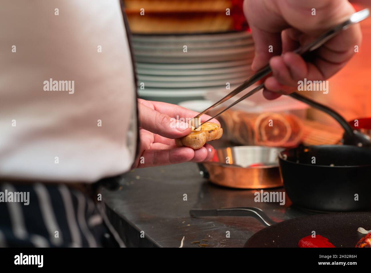 Tweezers for a chef hi-res stock photography and images - Alamy