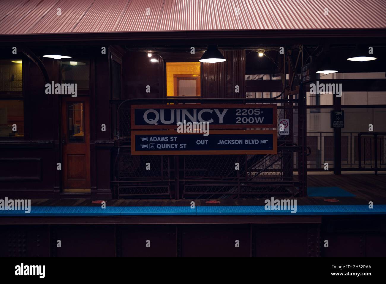 October 22, 2020- Chicago Subway, Quincy station Stock Photo - Alamy
