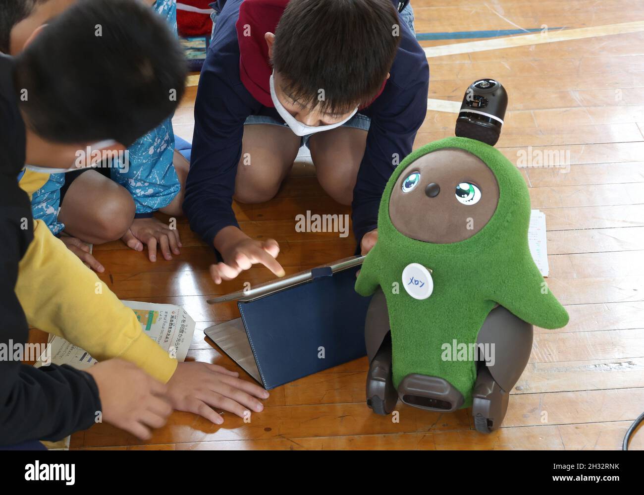 Yokohama, Japan. 25th Oct, 2021. Sixth grader pupils of Honmoku-minami ...