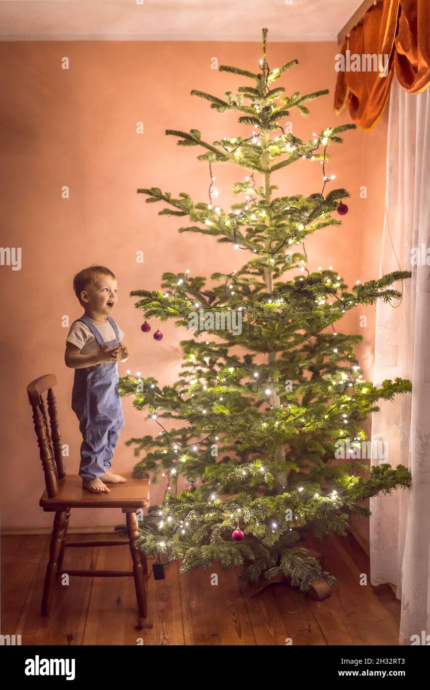 Child in awe night hi-res stock photography and images - Alamy