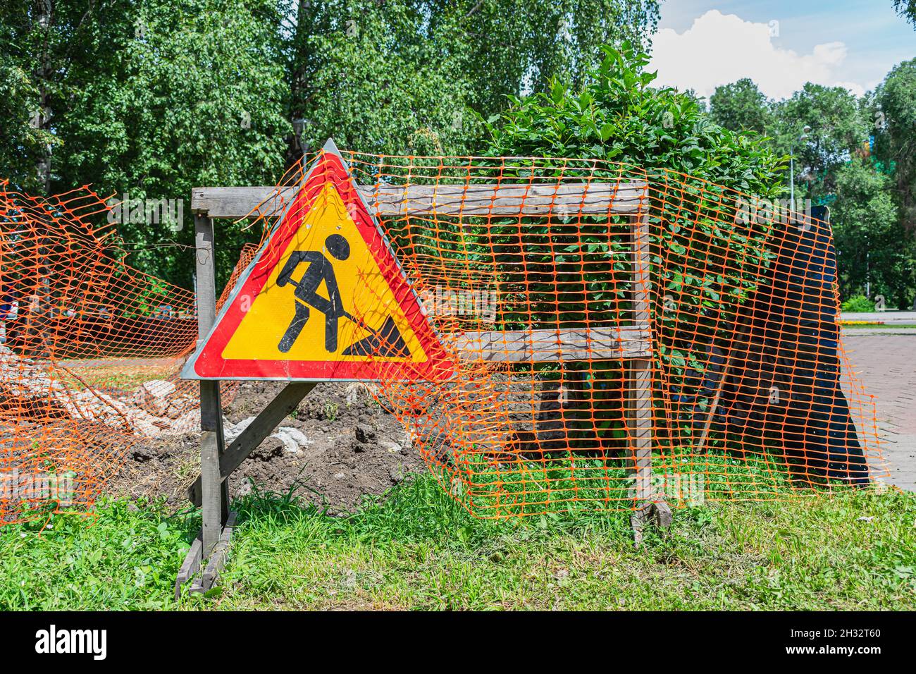 Lawn closed sign fence hi-res stock photography and images - Alamy