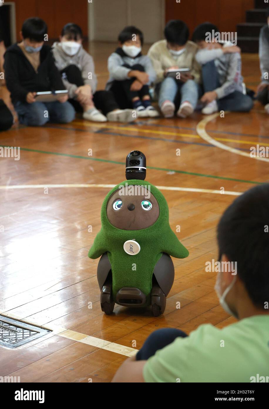 Yokohama, Japan. 25th Oct, 2021. Sixth grader pupils of Honmoku-minami ...