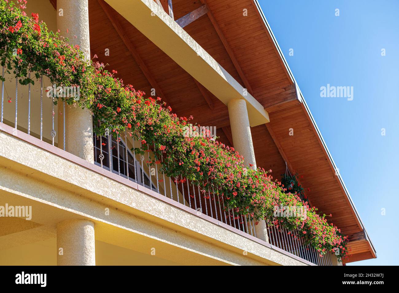 Trellis porch hi-res stock photography and images - Alamy