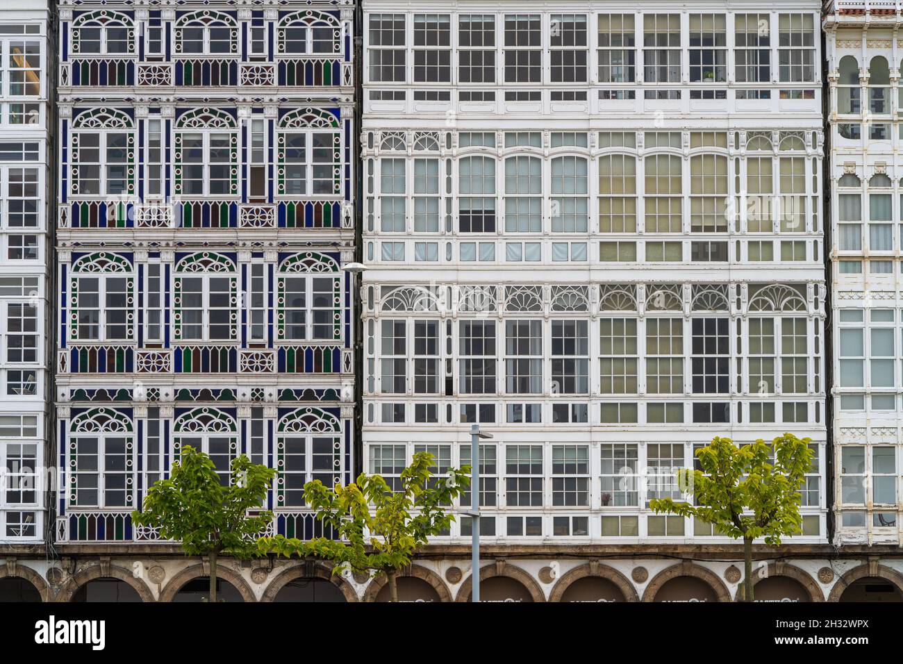 Glazed building facade hi-res stock photography and images - Alamy