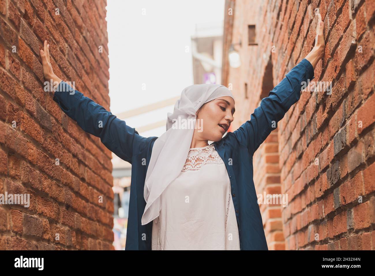 Modern muslim girl fashion with hijab.Beautiful Muslim female model ...