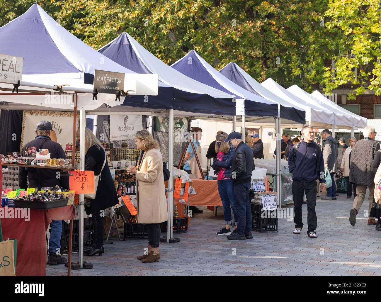 English shopping hi-res stock photography and images - Alamy