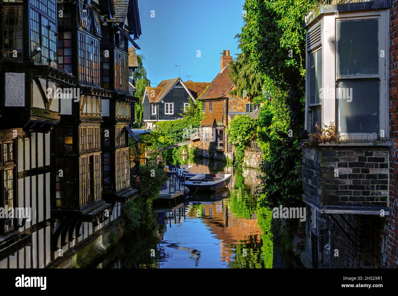Iconic Canterbury canal scene with boats for punting and tudor ...