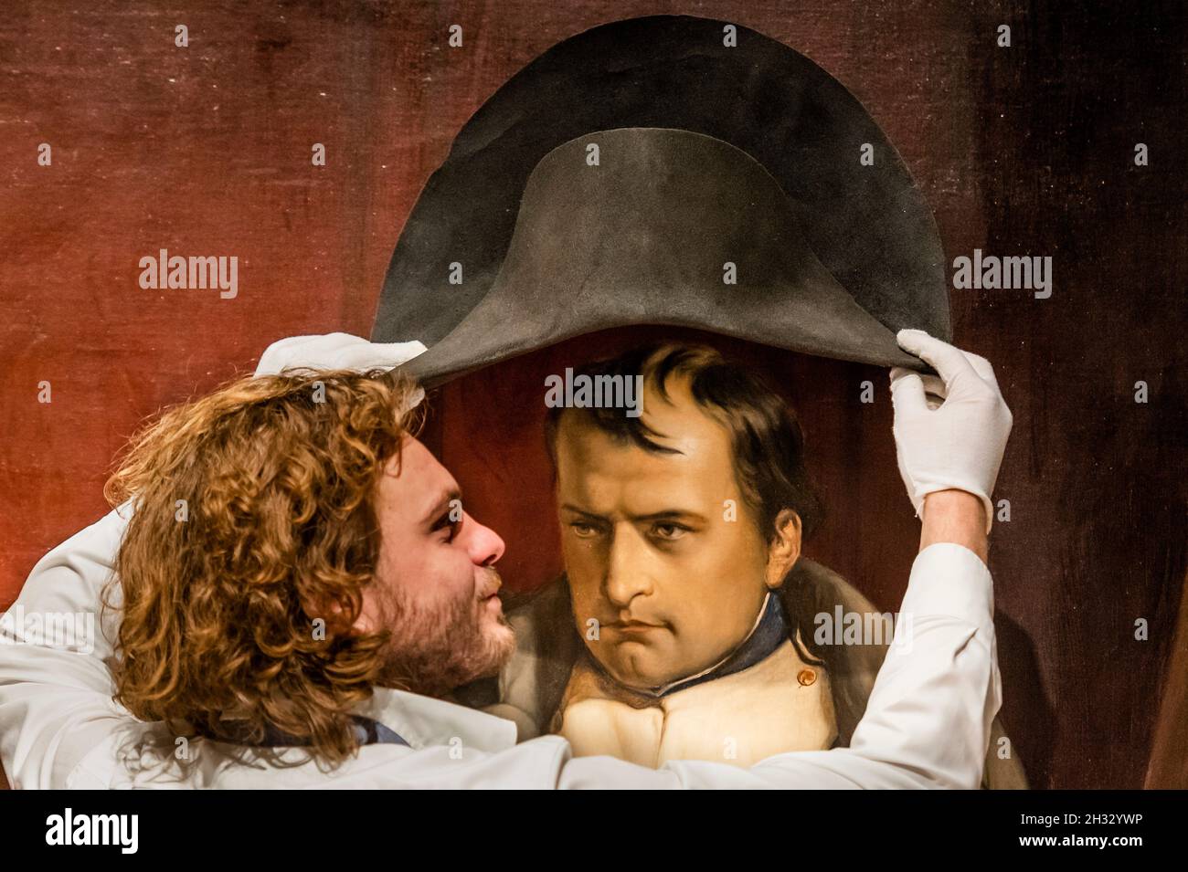 Napoleon bonaparte hat fontainebleau hi-res stock photography and ...