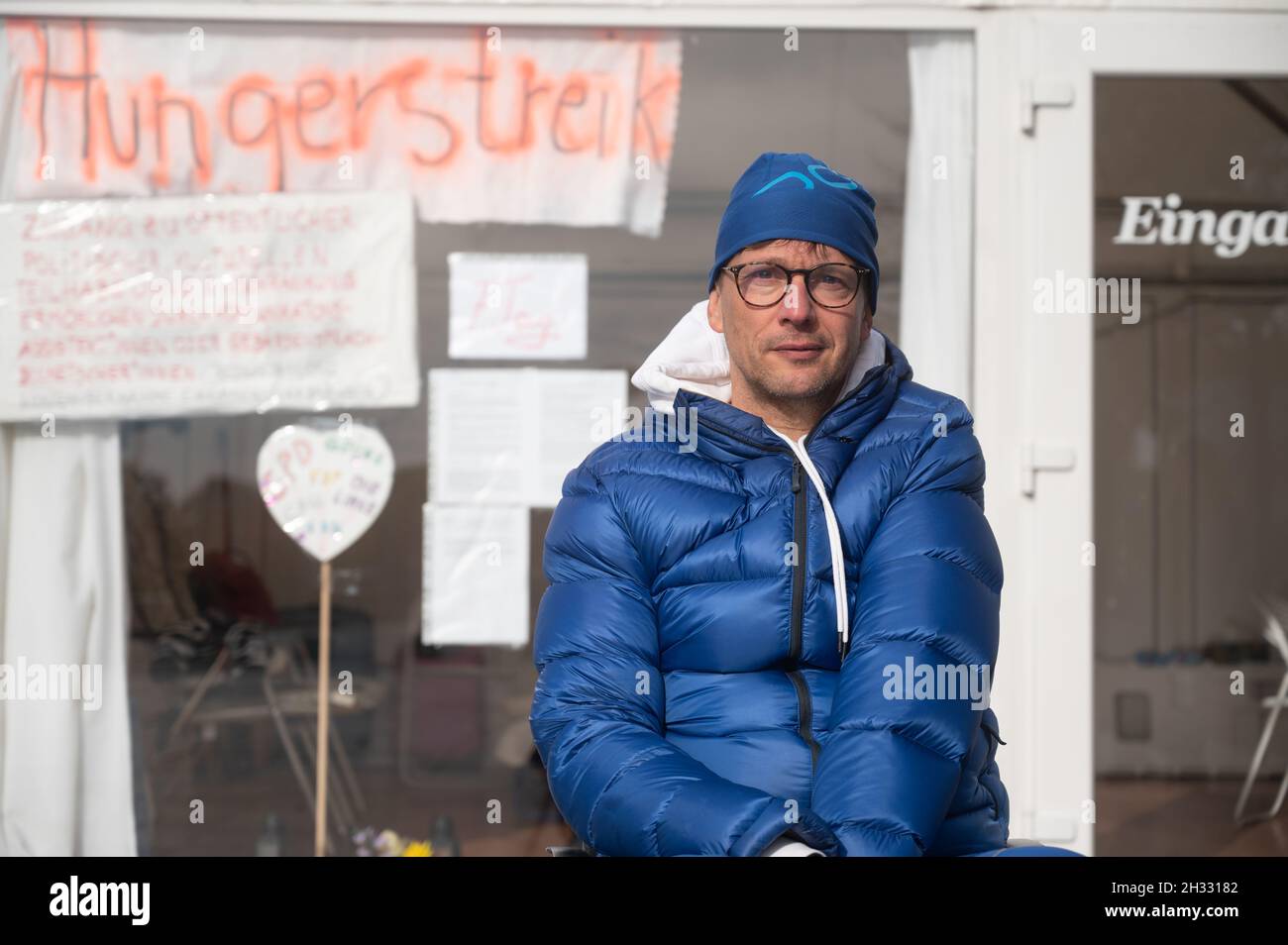 Sign language interpreters hi-res stock photography and images - Alamy