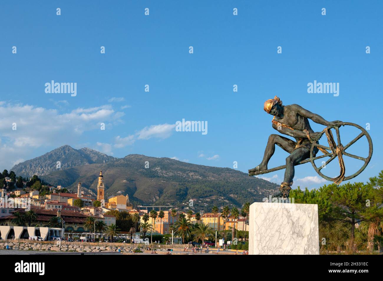 The sculpture 'Ulysses" by Anna Chromy, located in the beach park of ...