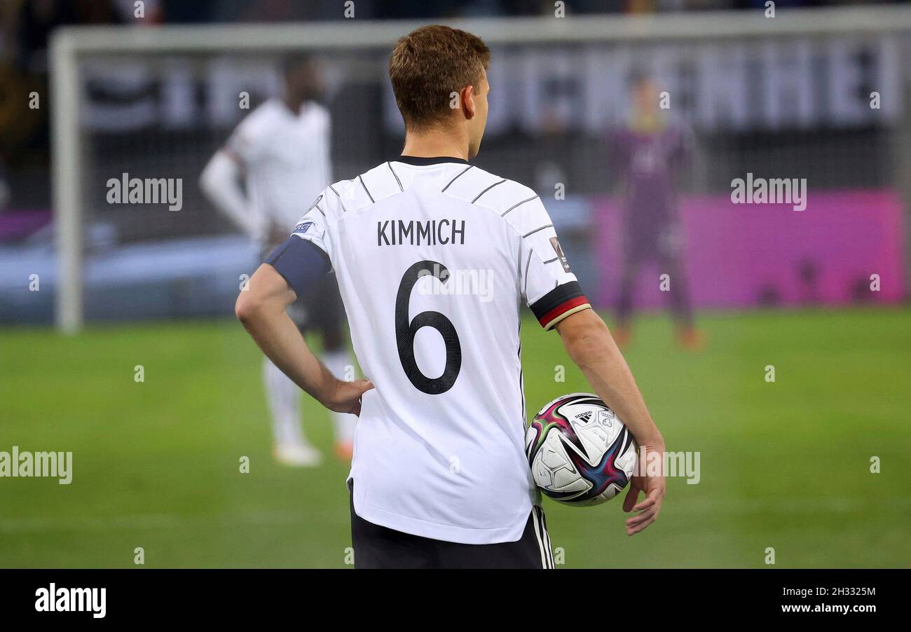 Hamburg, Deutschland. 08th Oct, 2021. firo: 08.10.2021 Fuvuball: Soccer ...