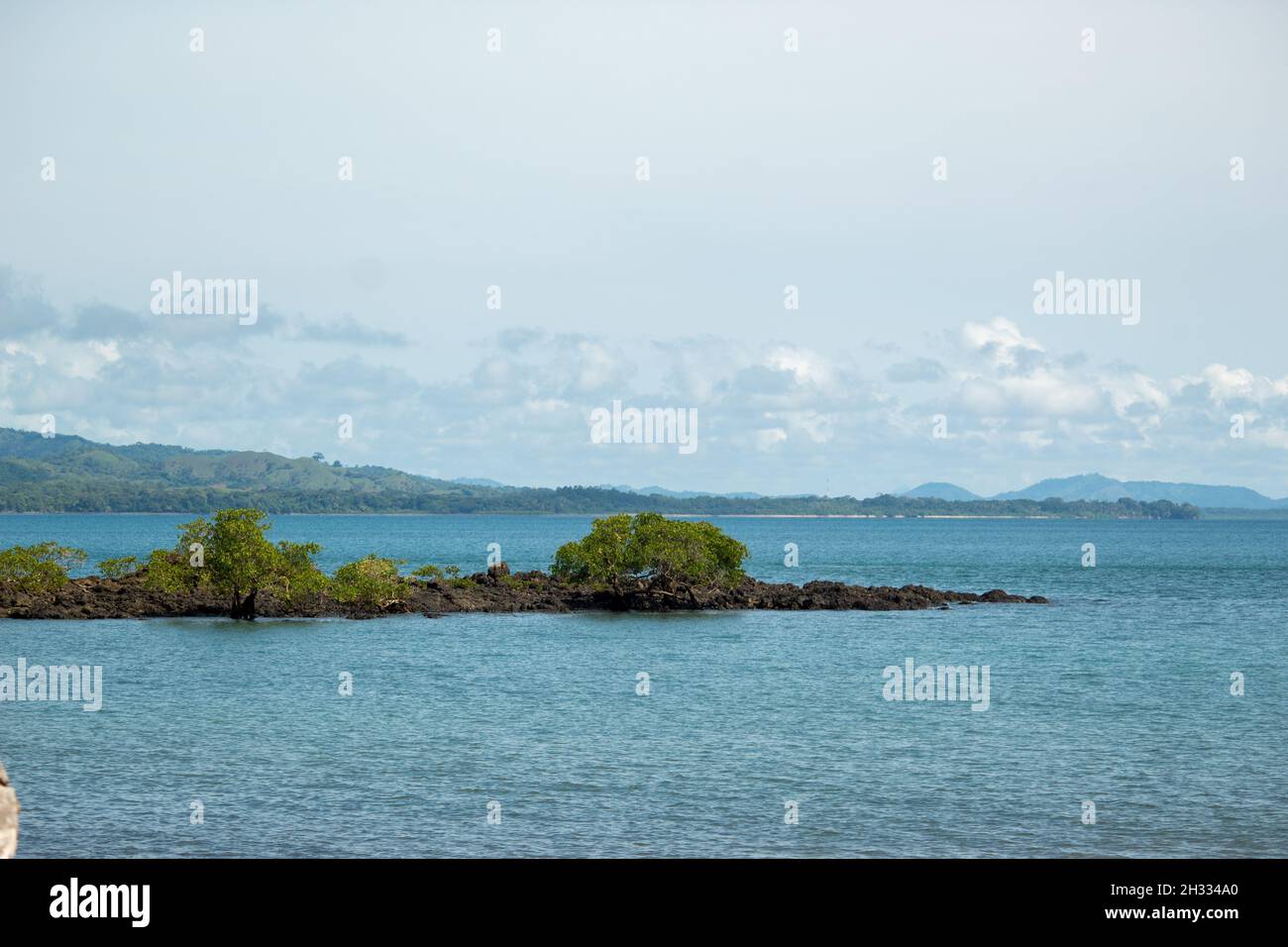 Small island in the middle of the ocean Stock Photo - Alamy