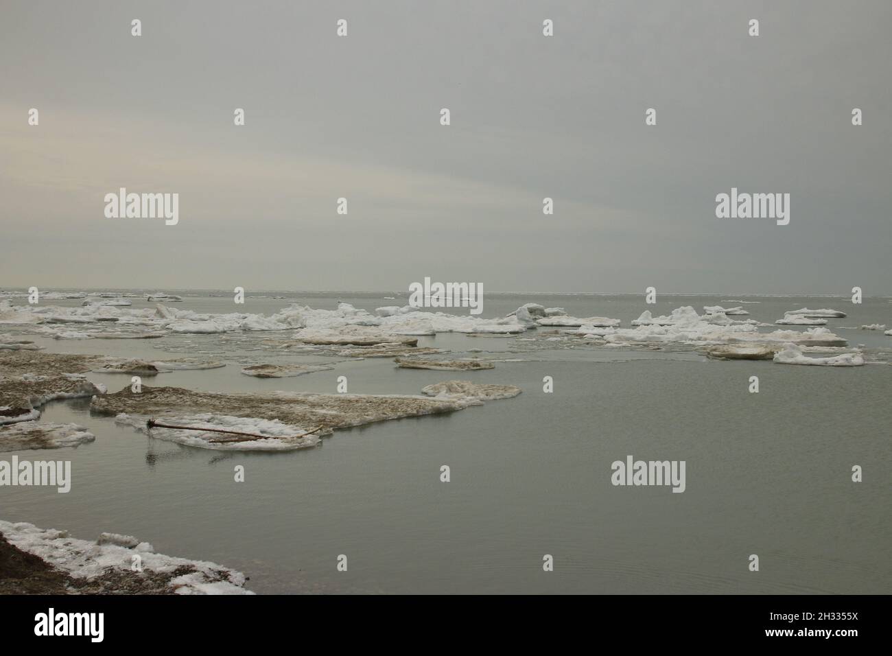 View of an icy beach with ice blocks in the water and frozen sand Stock ...
