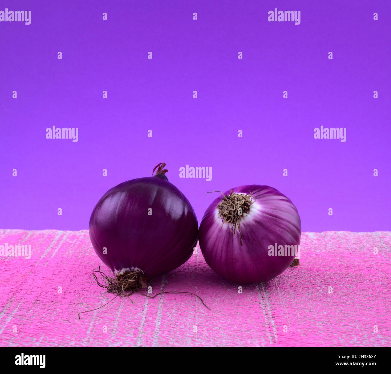 Purple still life hi-res stock photography and images - Alamy