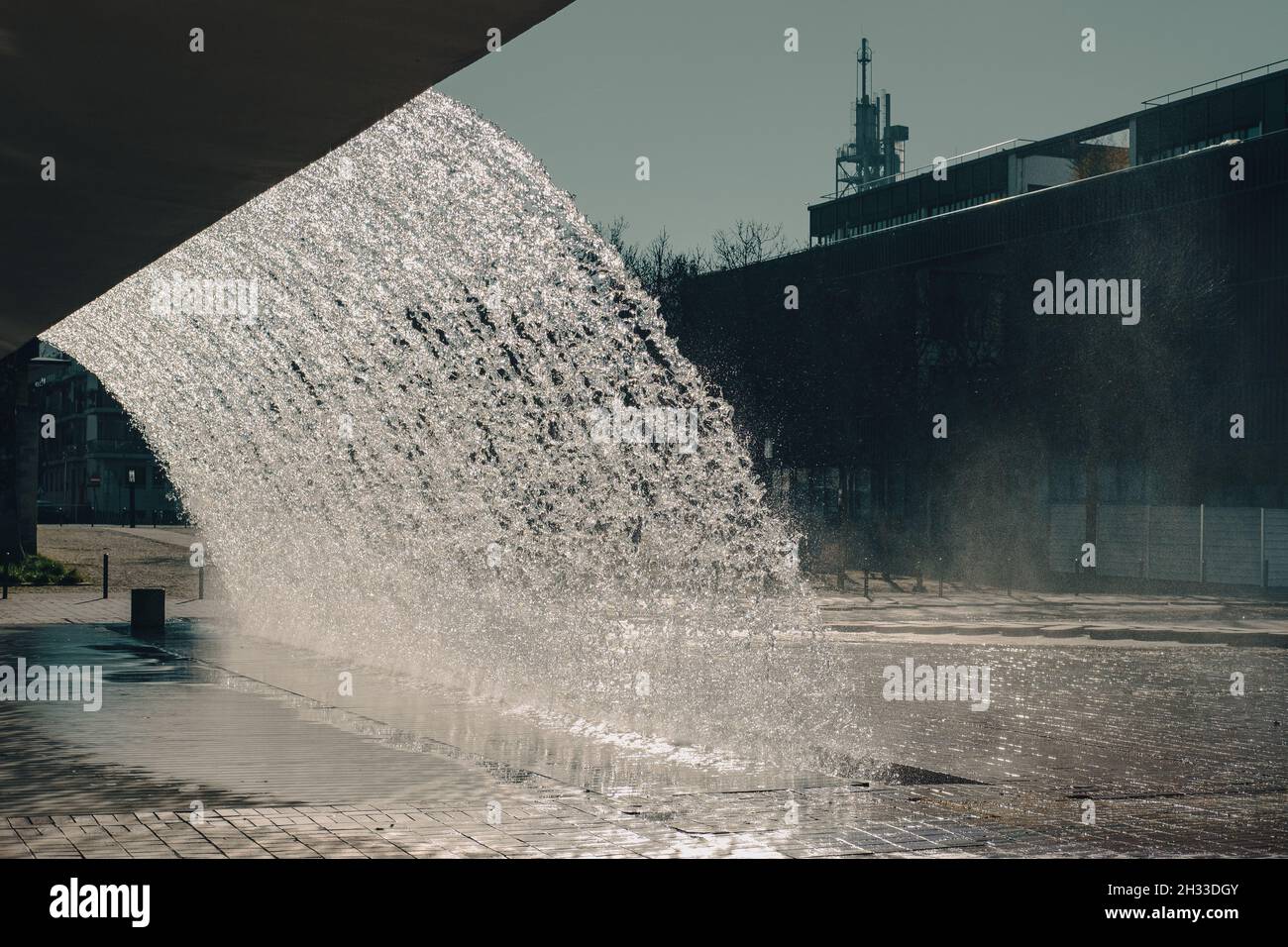 Streams of water droplets from a fountain Stock Photo - Alamy