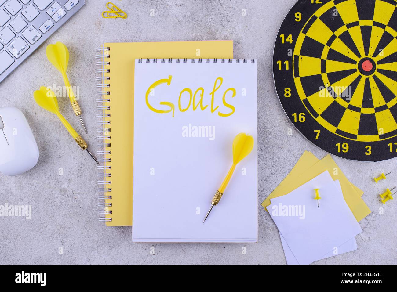 Target and goal concept with darts and arrows Stock Photo - Alamy
