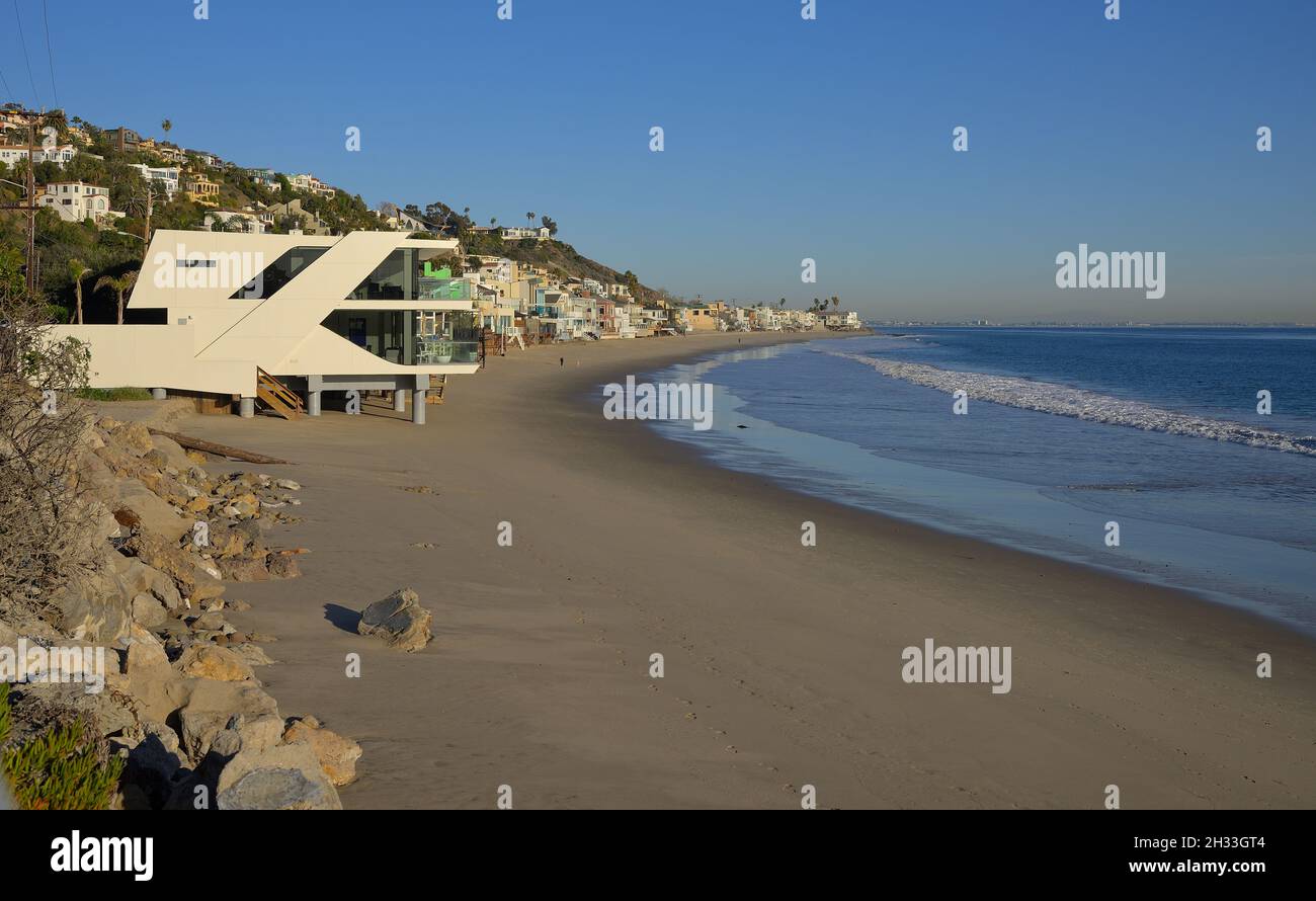 Amazing scenery along the Pacific Coast Highway (State Route 1), Malibu ...