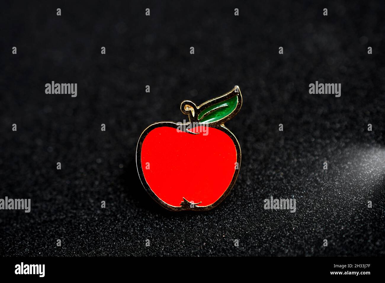 Apple half red reflection hi-res stock photography and images - Alamy